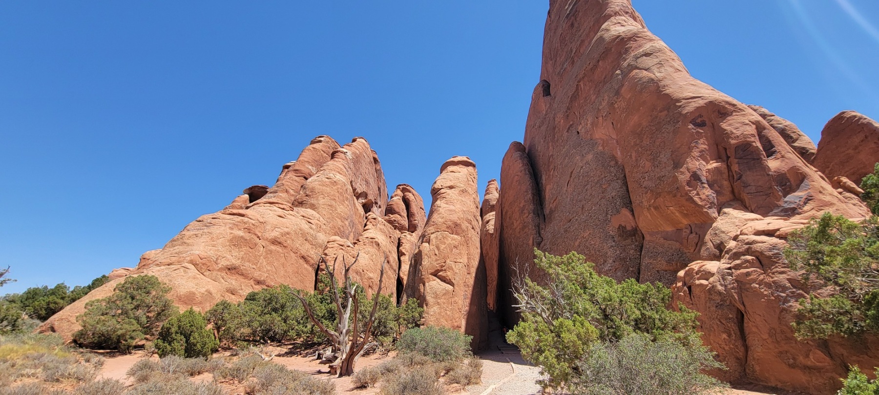 Arches: Sand Dune and Broken Arch - Fat Man Little Trail