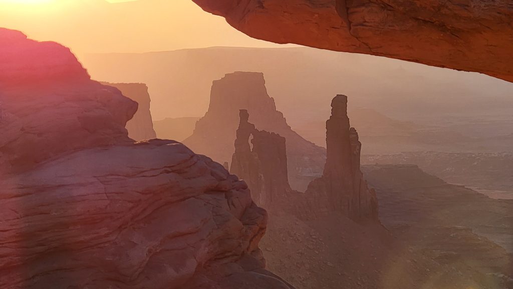 Sunrise at Mesa Arch - Fat Man Little Trail